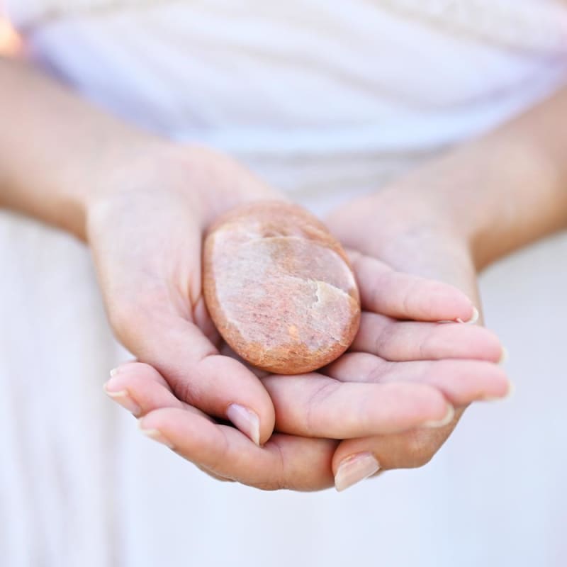 Pierre de lune : Quels sont ses Vertus et Bienfaits en Lithothérapie